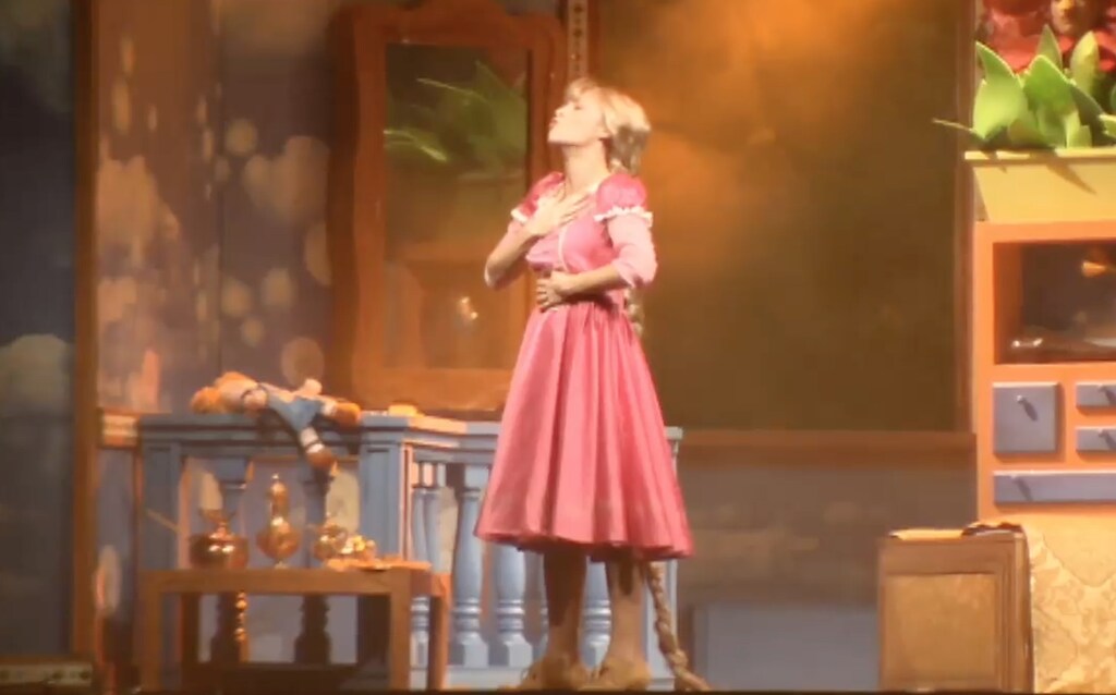 Rapunzel, Cuccarini matrigna cattiva, molto amata dagli italiani (video ...