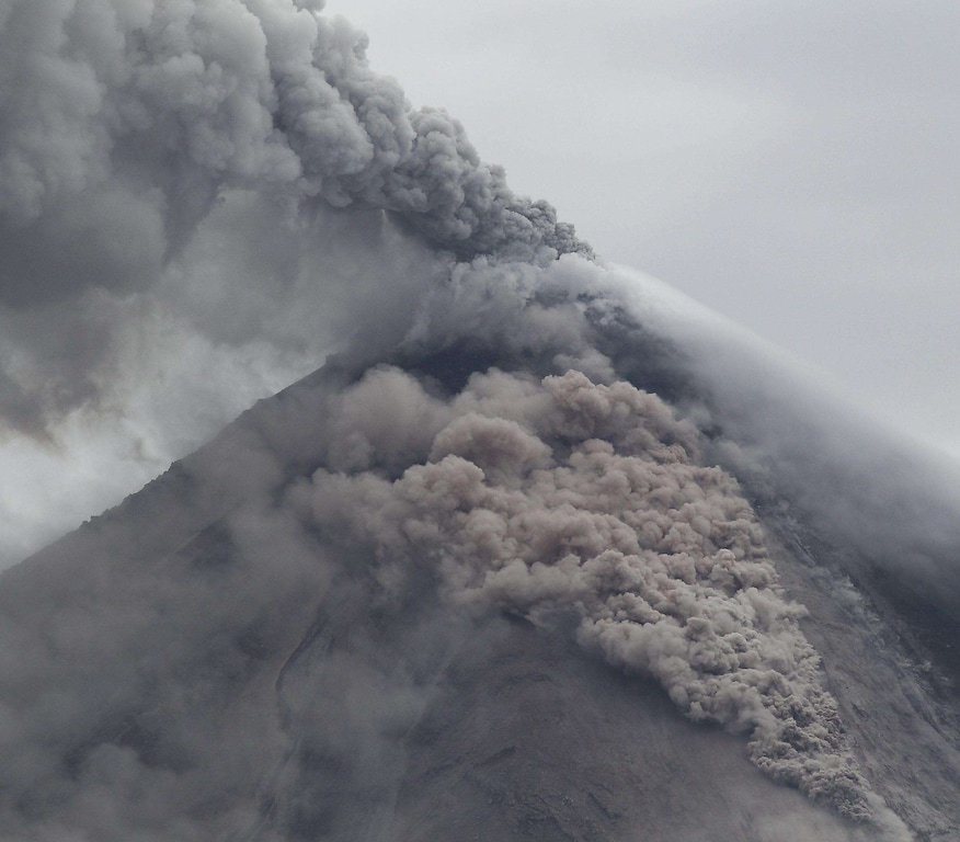 Cenere lapilli e fumo, l'eruzione del Vulcano Colima, il più attivo del ...