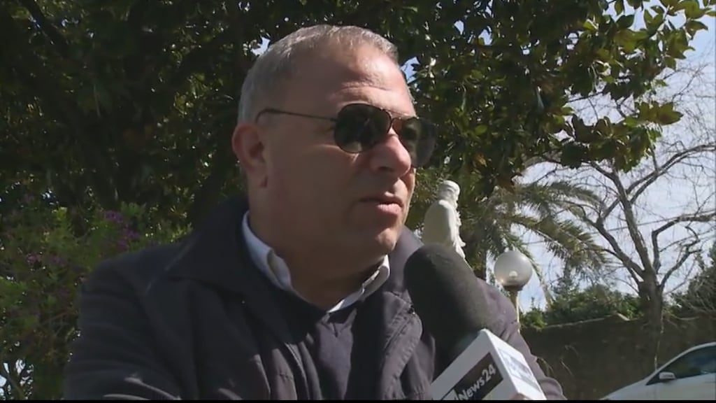 Michele Albanese: "La mia vita da giornalista sotto scorta" - video ...