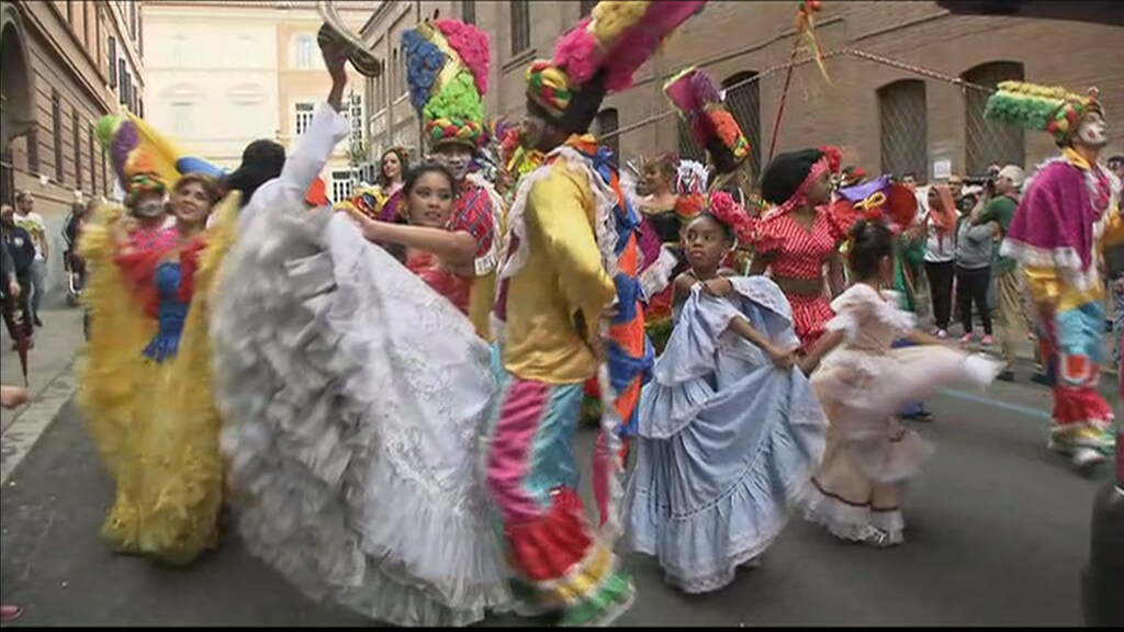 Roma, San Lorenzo Carnival - photogallery - Rai News
