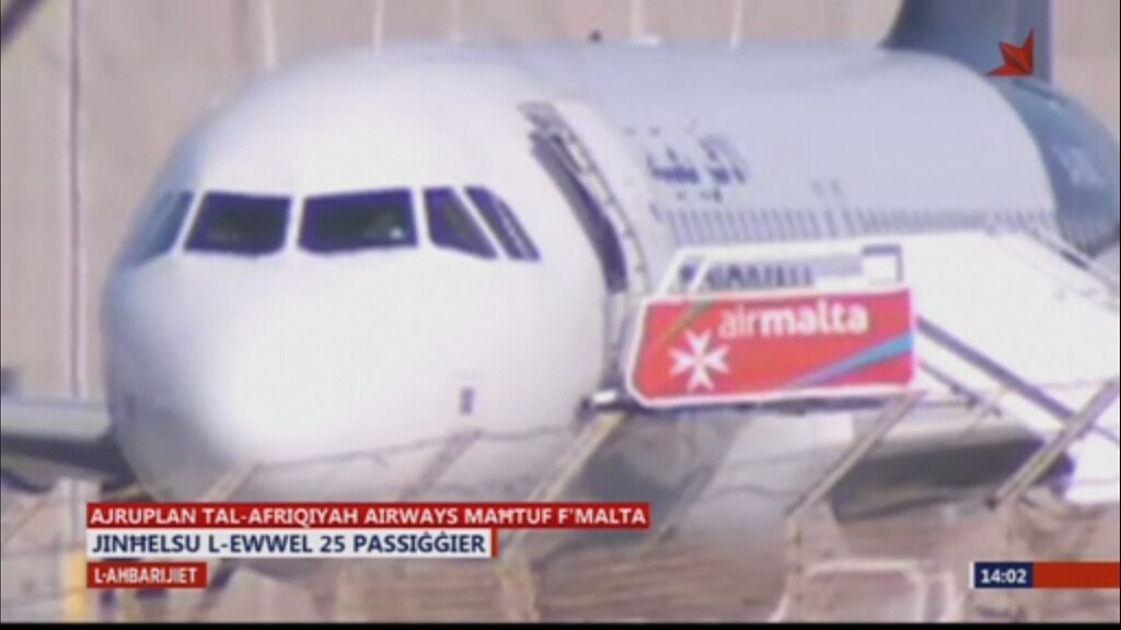 Aereo dirottato Malta, rilasciati passeggeri - video - Rai News