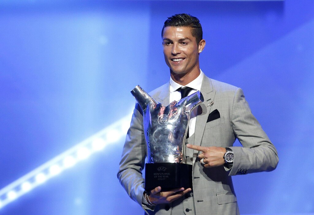 Pallone d'Oro: vince Cristiano Ronaldo, 5 volte come Messi ...