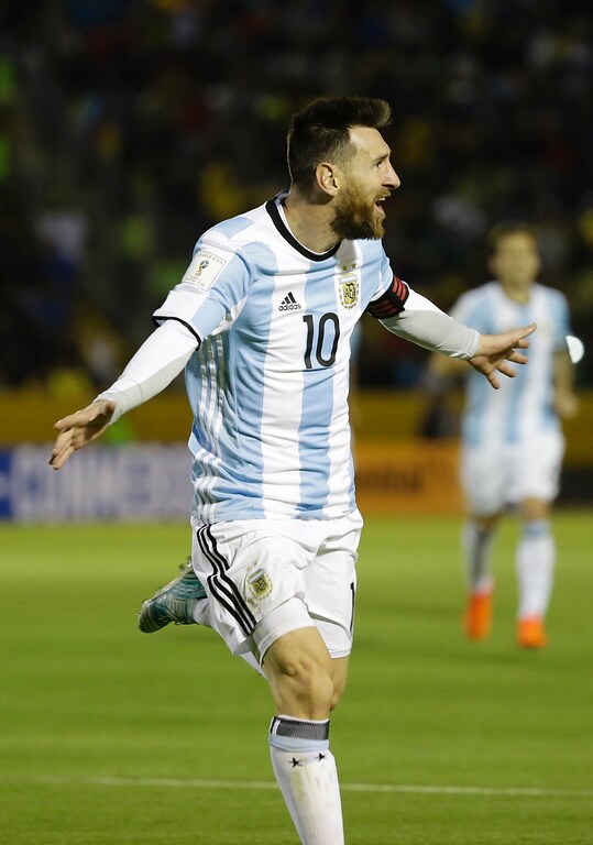 Calcio, Messi cala il tris e porta l'Argentina in Russia - photogallery ...