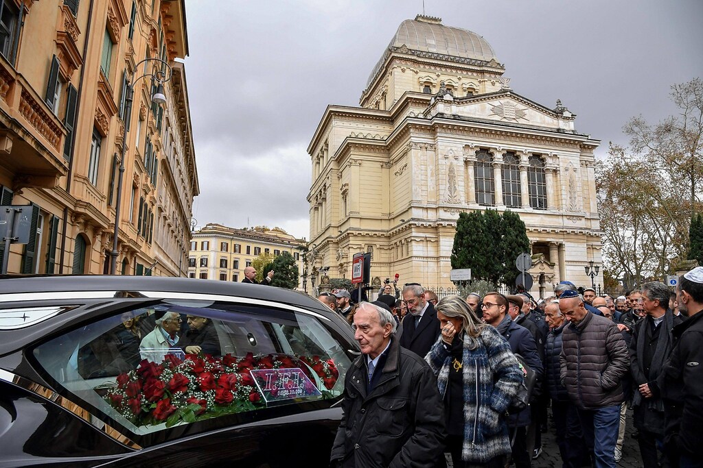 Applausi e commozione ai funerali di Piero Terracina, uno degli ultimi ...