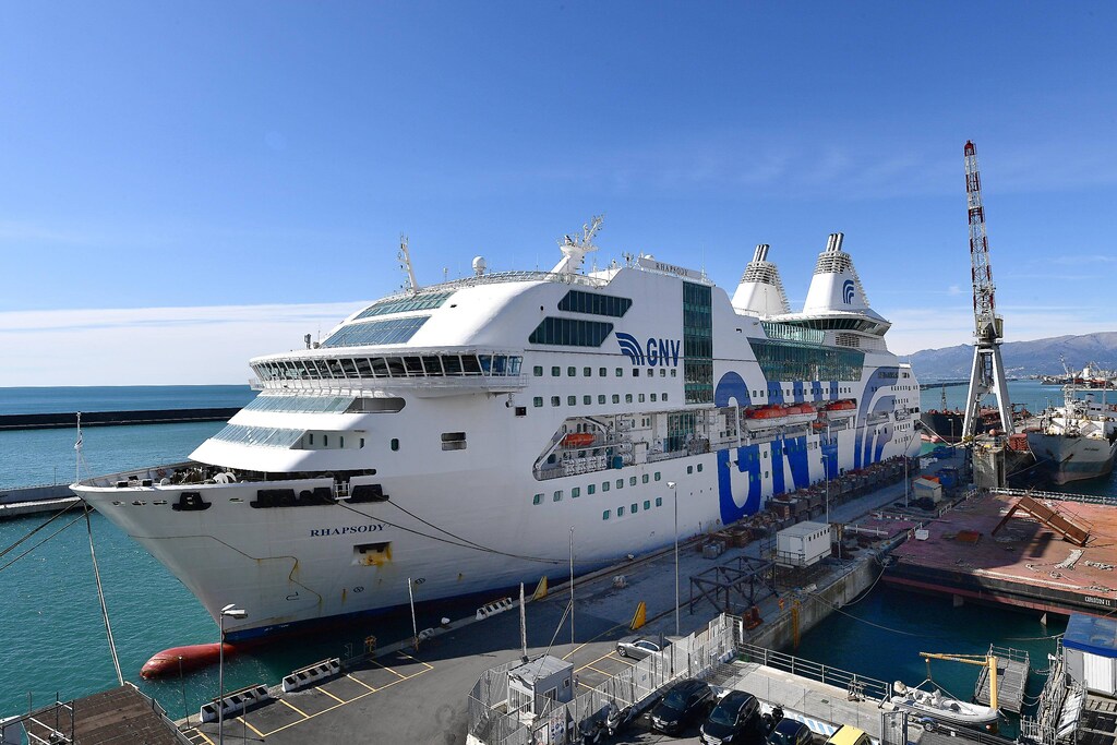 Coronavirus. La nave Rhapsody in quarantena nel porto di Genova ...
