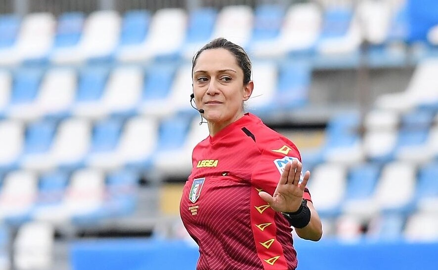 Calcio, Maria Marotta nella storia: primo arbitro donna in serie B ...