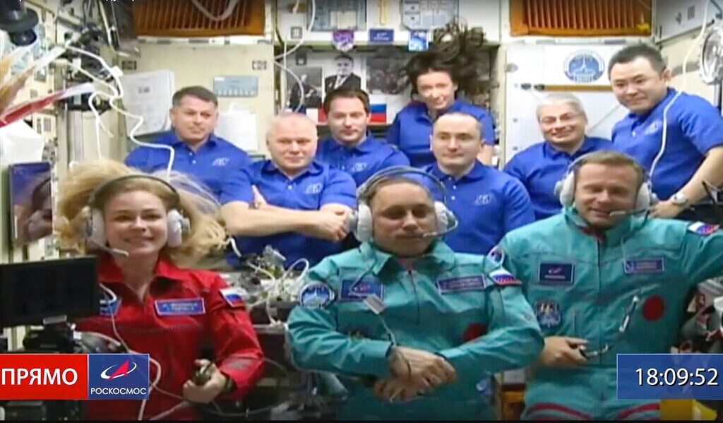 Il film nello spazio. L'attrice e il regista sulla Iss: le prime foto ...